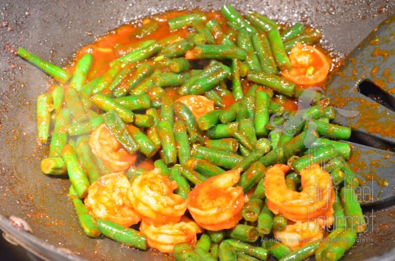 Pad Prik Khing Goong, Stir Fried Shrimp and Green Beans with Chili ...