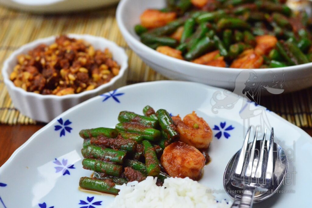Pad Prik Khing Goong, Stir Fried Shrimp and Green Beans with Chili ...