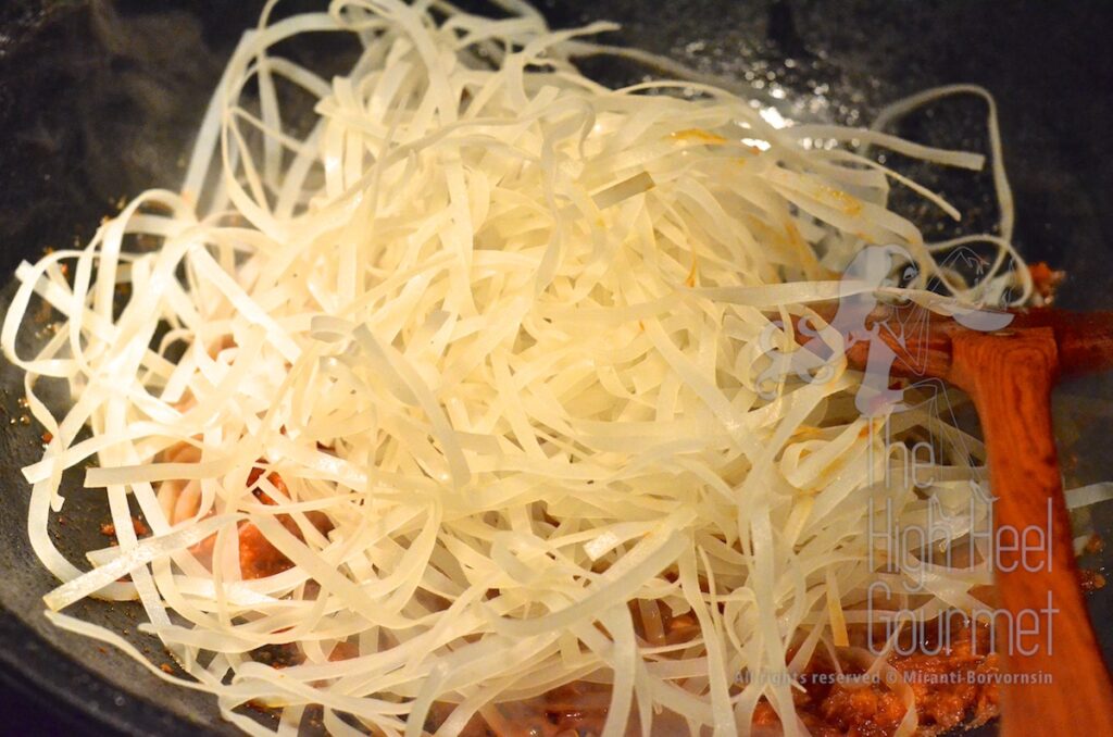 Easy Pad Thai, Sen Chan Pad Pu or Blue Crab Pad Thai – PadThai Beyond ...